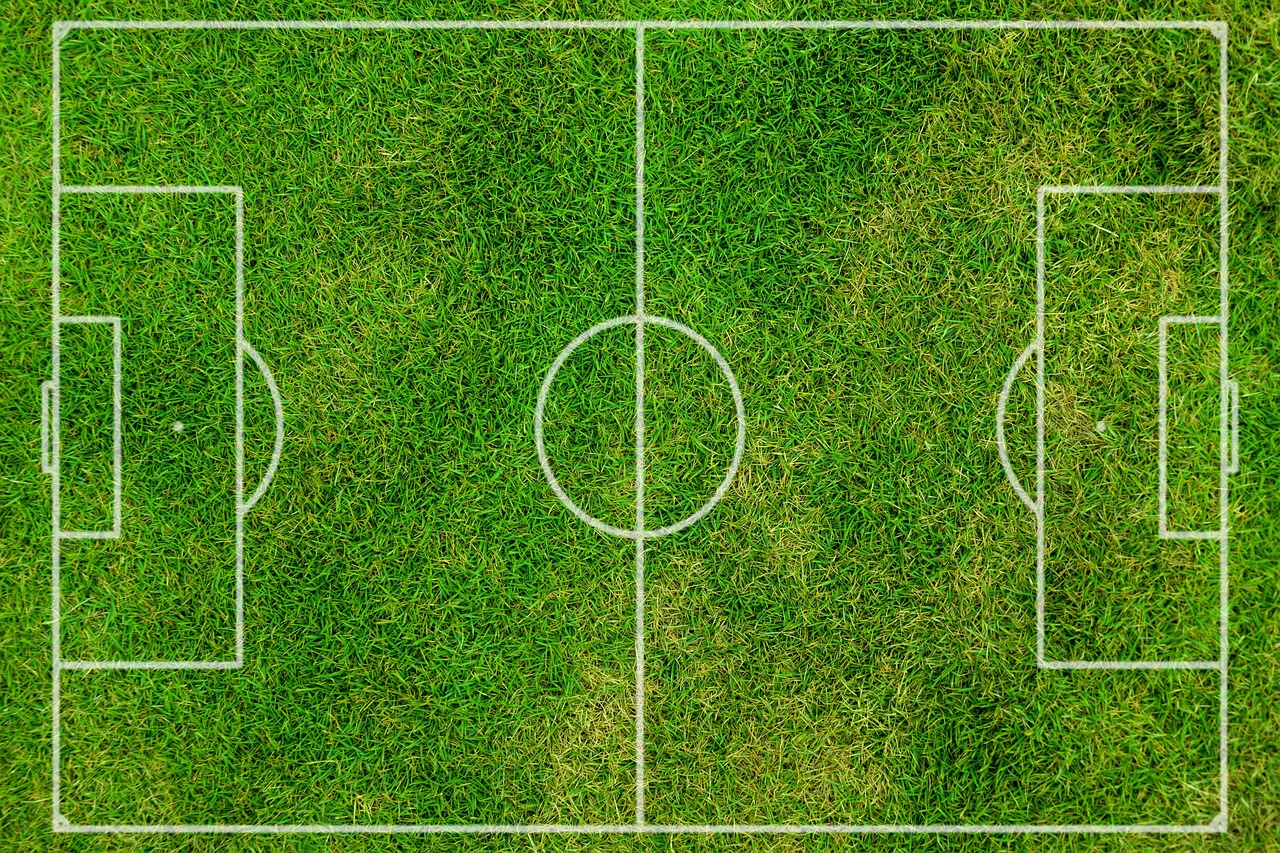 Comprendre les mesures officielles d'un terrain de football | Normes ...