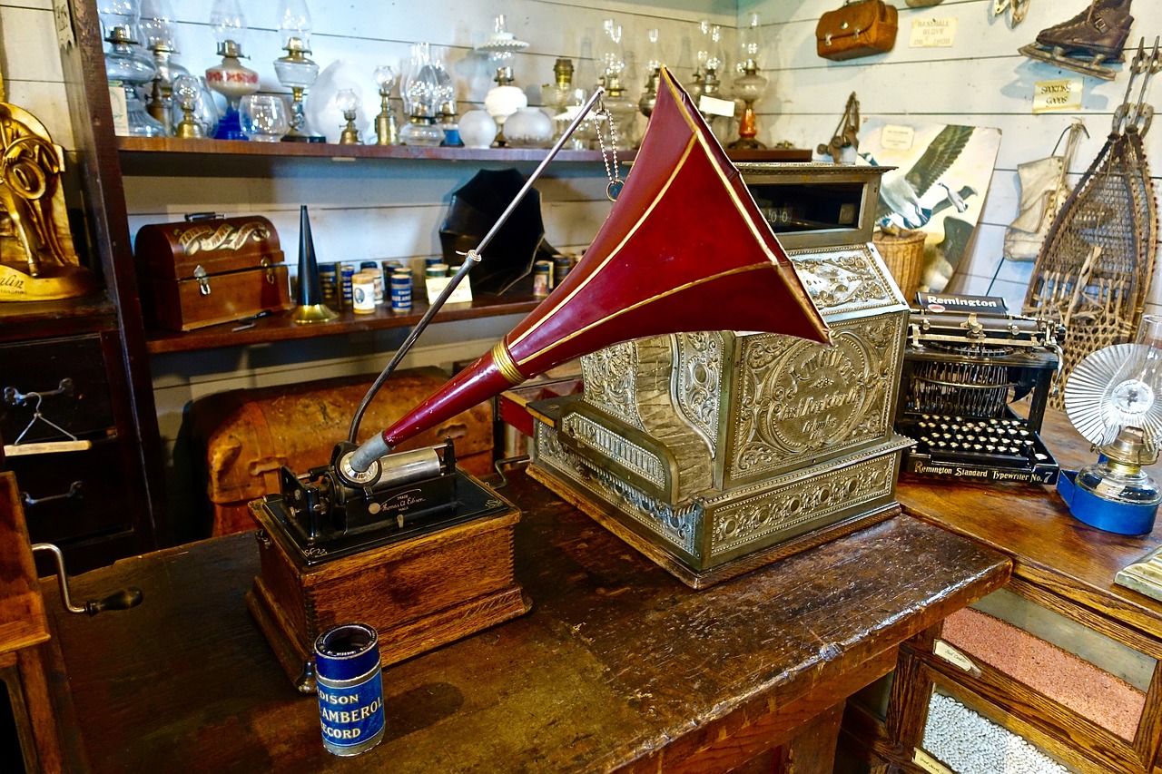 Phonograph History: Exploring the Origins and Evolution of this Iconic ...